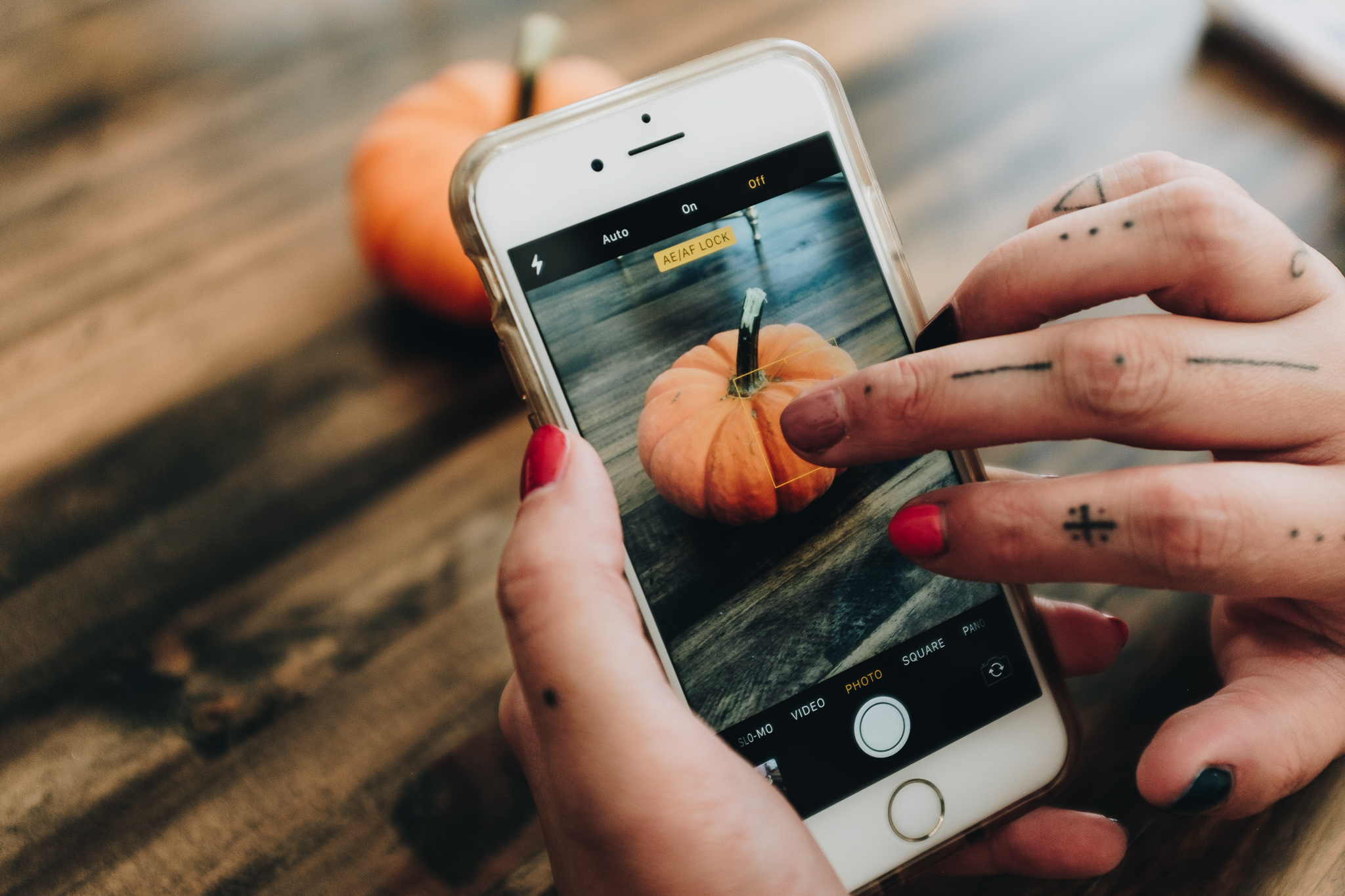 8 tips to taking better photos on your phone | Elle Lorean Co