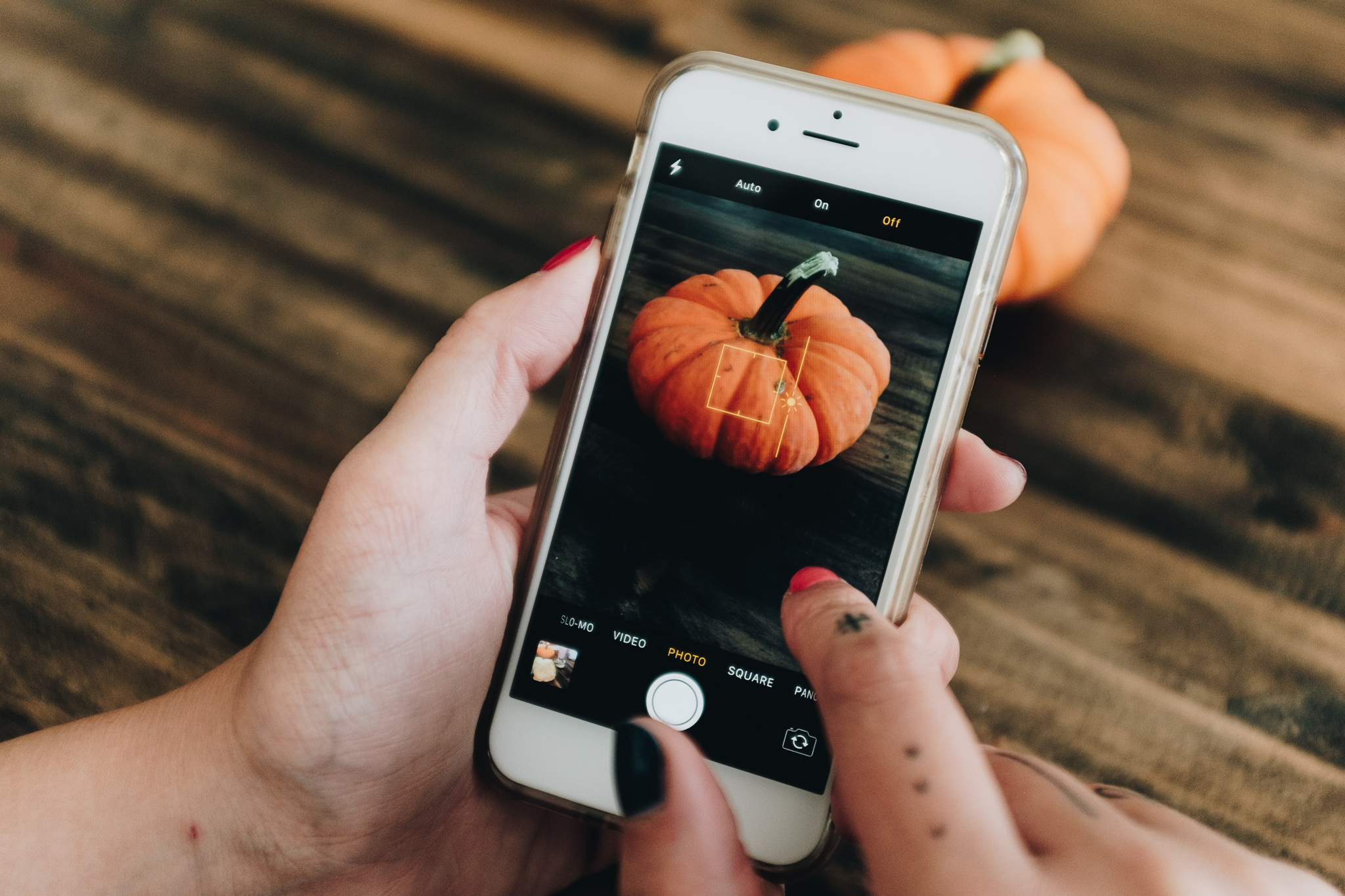 8 tips to taking better photos on your phone | Elle Lorean Co
